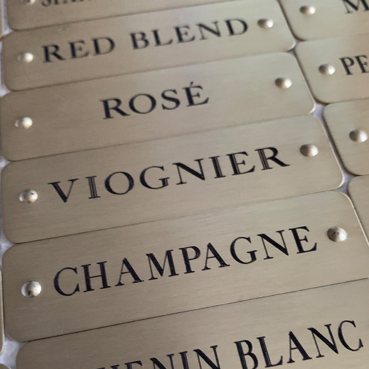 Custom Engraved Tags: Elegant & Versatile Labeling Solution